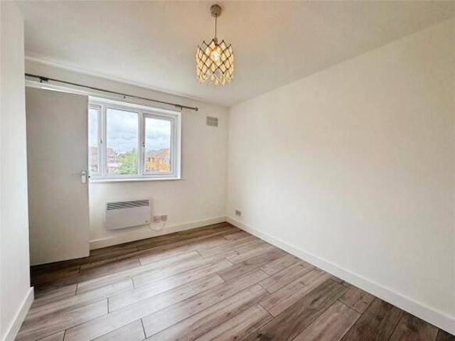2 bedroom terraced house for rent in Swan Mead, Luton, Bedfordshire, LU4