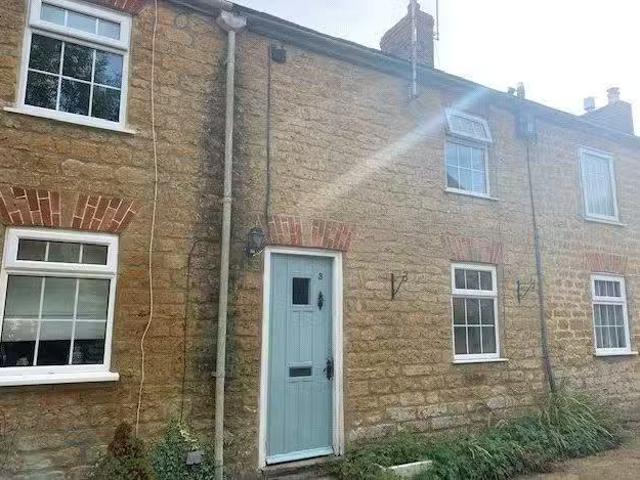 2 bedroom terraced house for rent in Post Office Yard, Chard R.