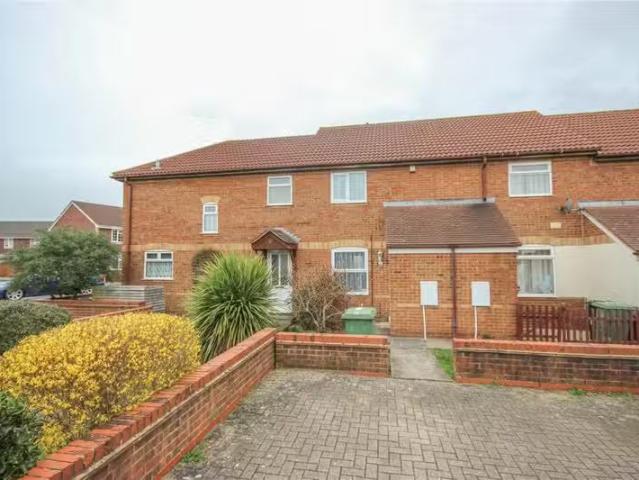 2 bedroom terraced house for rent in Paddock Close, Bradley St.