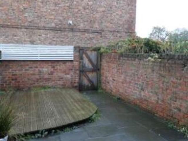 2 bedroom terraced house for rent in Park Grove, York, YO31