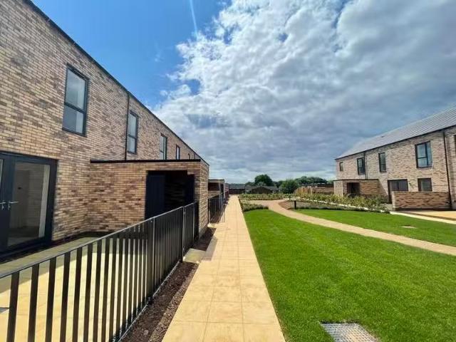2 bedroom terraced house for rent in Parkes Avenue, Belgrave V.