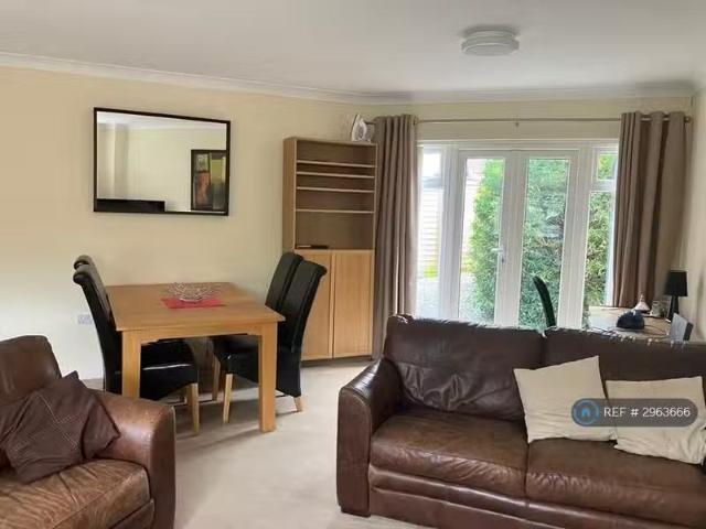 2 bedroom terraced house for rent in Parklands Drive, Weston.