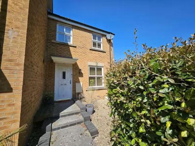 2 bedroom terraced house for rent in Parnell Road, Stoke Park.