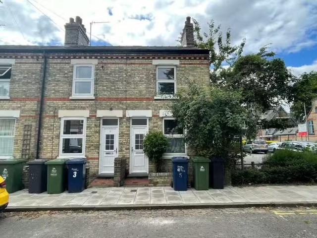 2 bedroom terraced house for rent in Petworth Street, Cambridg.