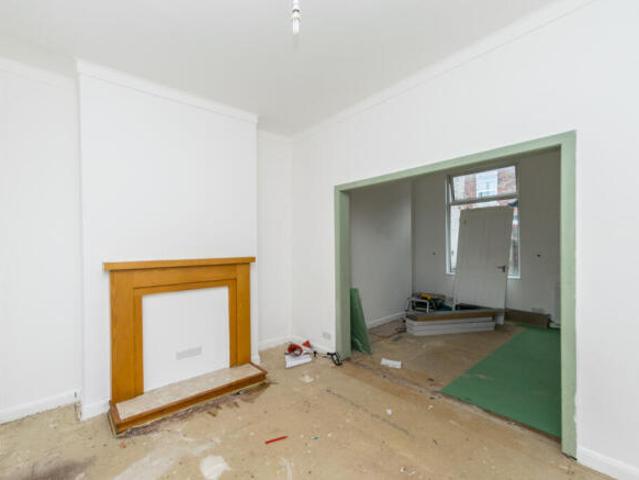 2 bedroom terraced house for rent in Pembrooke Villas Hull HU9 2TS, HU9