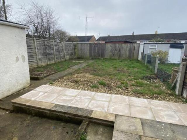 2 bedroom terraced house for rent in Penhill Drive, Swindon, SN2