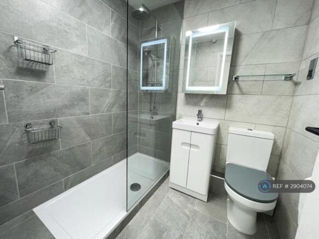 2 bedroom terraced house for rent in Pennington Way, London, SE12