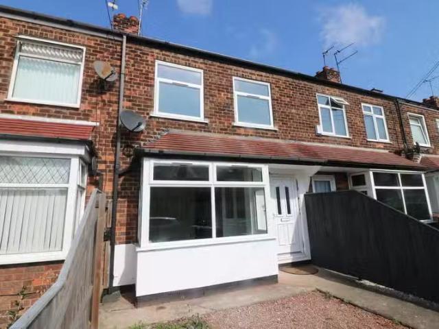 2 bedroom terraced house for rent in Penshurst Avenue, Hessle.