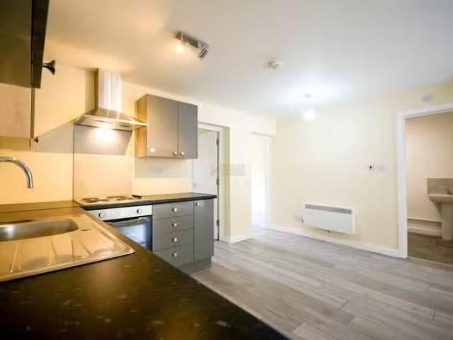 2 bedroom terraced house for rent in Pershore Road, Stirchley.