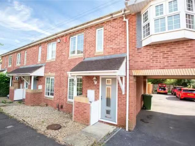 2 bedroom terraced house for rent in Pinkers Mead, Emersons Gr.