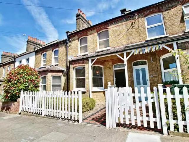 2 bedroom terraced house for rent in Plaistow Grove, Bromley..