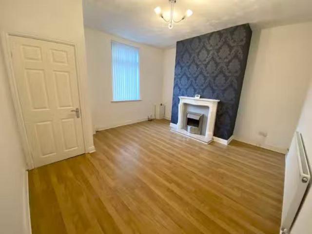 2 bedroom terraced house for rent in Plodder Lane, Bolton, BL4