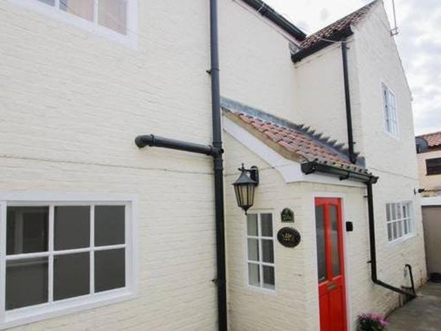 2 bedroom terraced house for rent in Queen Street Market Rasen Lincolnshire LN8
