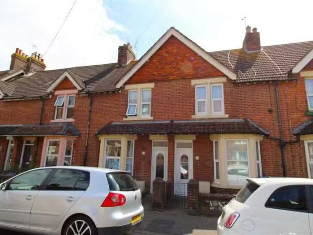 2 bedroom terraced house for rent in Queen Street, Littlehampt.