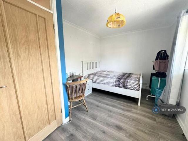 2 bedroom terraced house for rent in Queens Drive, Bath, BA2