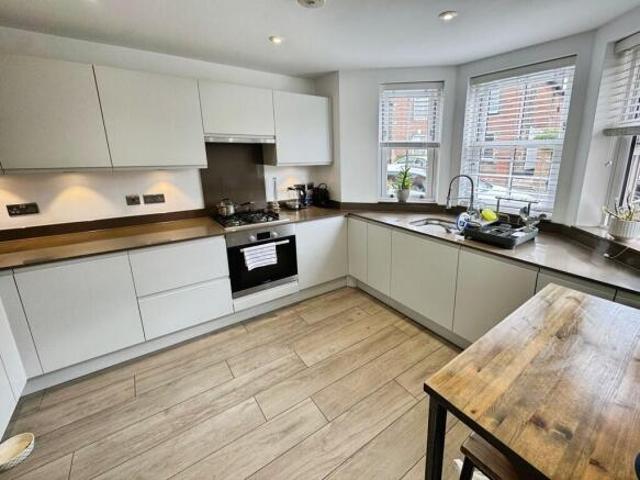 2 bedroom terraced house for rent in Queens Road, Guildford, GU1