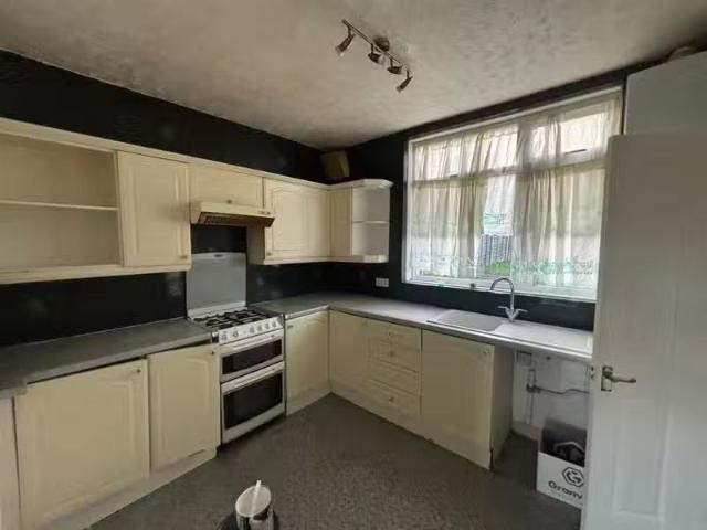 2 bedroom terraced house for rent in Queens Road, Smethwick, B67