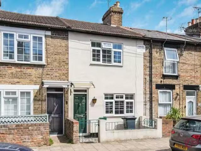 2 bedroom terraced house for rent in Queens Road, Waltham Cros.