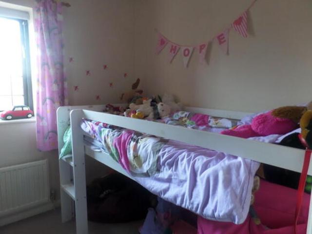 2 bedroom terraced house for rent in Queensbury Close, Bedford, MK40