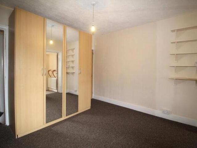 2 bedroom terraced house for rent in Roberts Road, Watford, WD18
