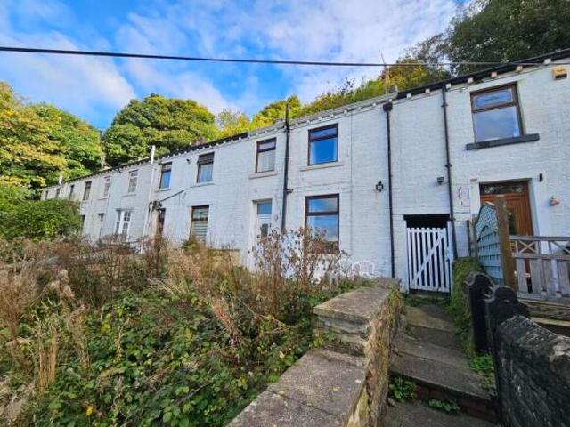 2 bedroom terraced house for rent in Robin Hood Hill, Berry Brow, HD4