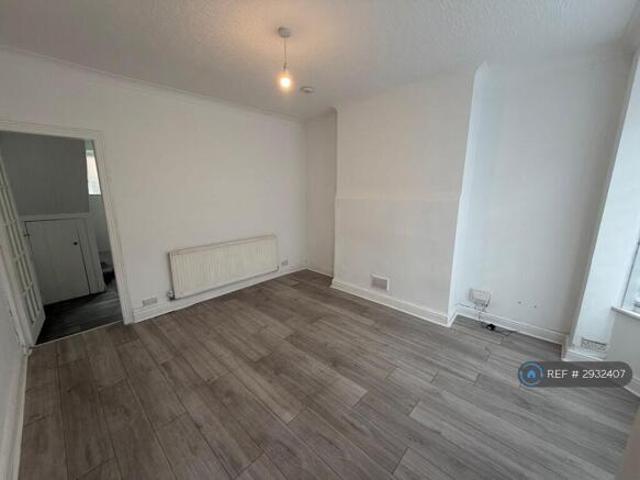 2 bedroom terraced house for rent in Raglan Avenue, Hull, HU5