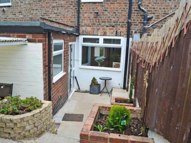 2 bedroom terraced house for rent in Railway Terrace, York, YO24