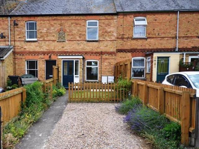2 bedroom terraced house for rent in Recreation Ground Road Stamford PE9