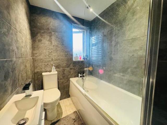 2 bedroom terraced house for rent in Reevy Road, BRADFORD, BD6