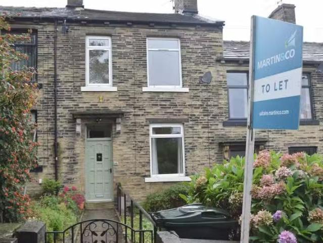 2 bedroom terraced house for rent in Regent Street, Thackley.