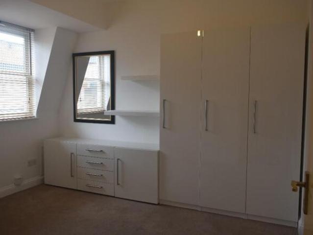 2 bedroom terraced house for rent in Regis Place, London, SW2