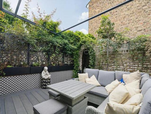 2 Bedroom Terraced House For Rent In Richmond