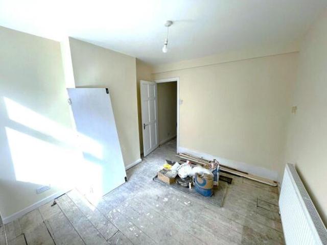 2 bedroom terraced house for rent in Russell Street, Luton, Bedfordshire, LU1