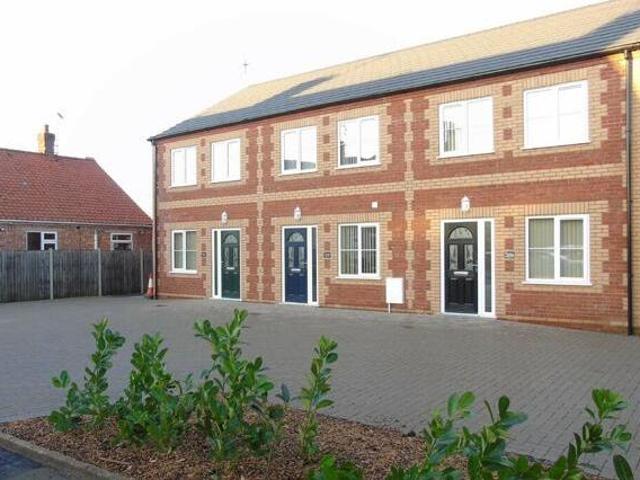 2 Bedroom Terraced House For Rent In wood