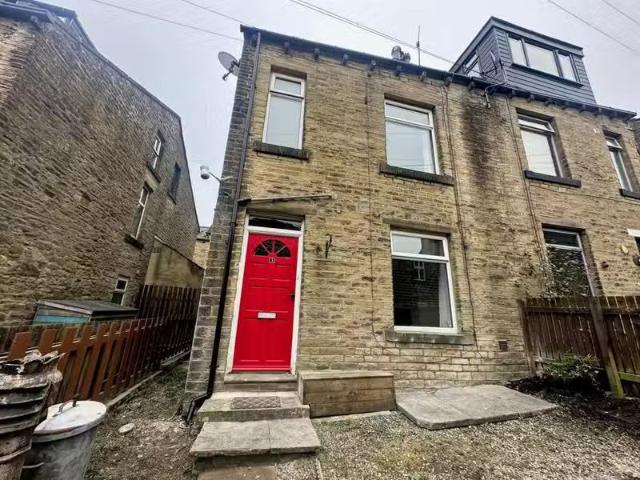 2 bedroom terraced house for rent in Wood Street, Haworth, Kei.