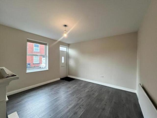 2 bedroom terraced house for rent in Woodland Crescent, Rothwell, Leeds, LS26
