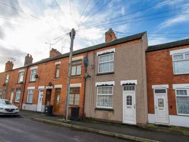 2 bedroom terraced house for rent in Wootton Street, Bedworth.