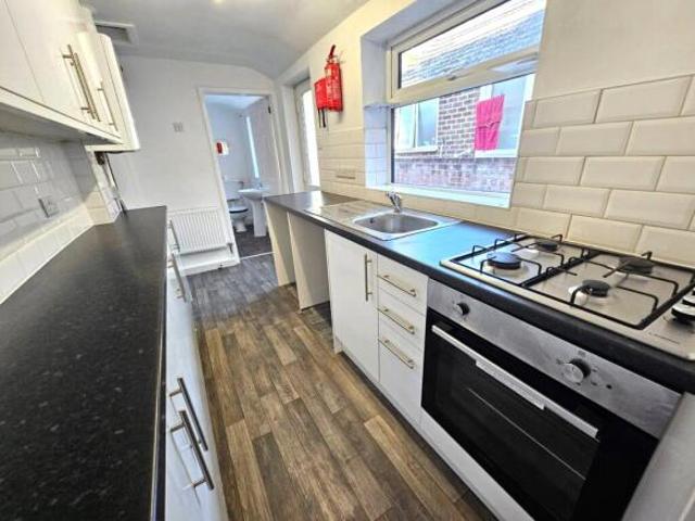 2 bedroom terraced house for rent in Worksop Road, Nottingham, Nottinghamshire, NG3