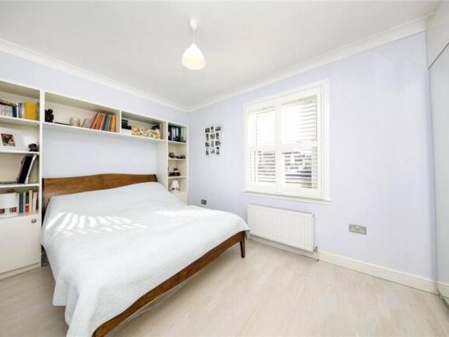 2 bedroom terraced house for rent in Worple Way, Richmond, Surrey, TW10