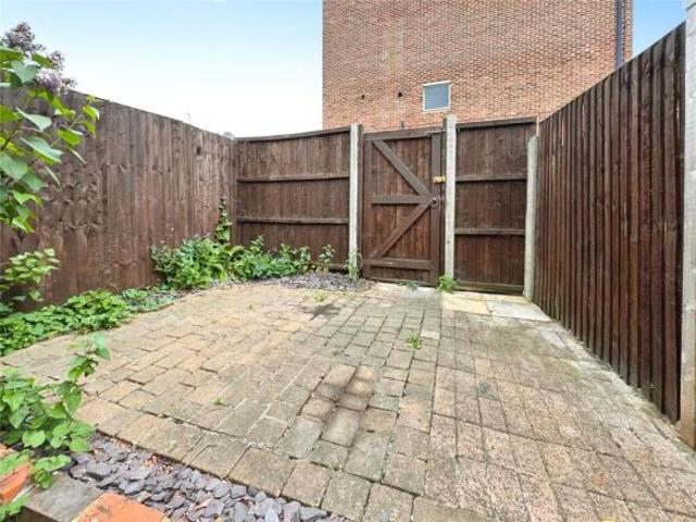 2 bedroom terraced house for rent in Waterloo Road, Reading, Berkshire, RG2