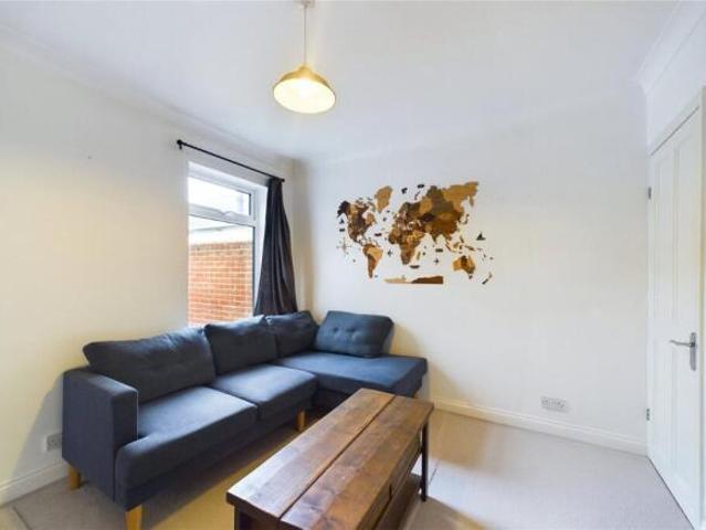 2 bedroom terraced house for rent in Waldeck Street, Reading, Berkshire, RG1