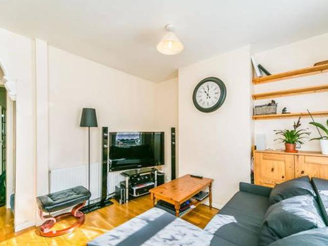 2 bedroom terraced house for rent in Waldeck Street Reading RG1