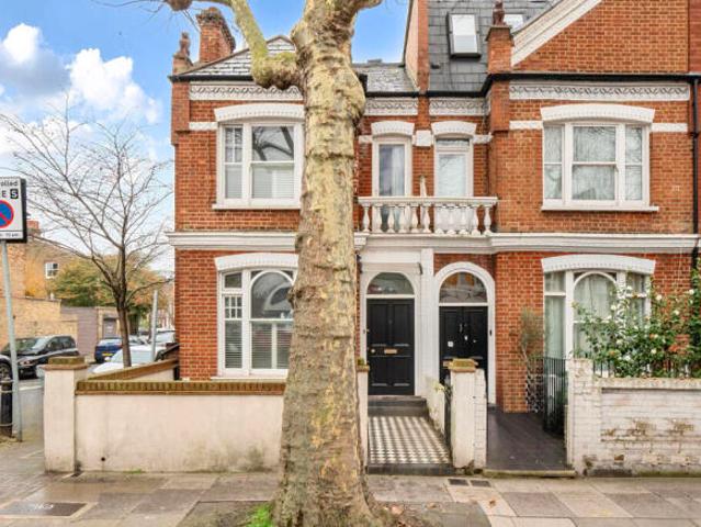 2 bedroom terraced house for rent in Wandsworth Bridge Road, Fulham, London, SW6