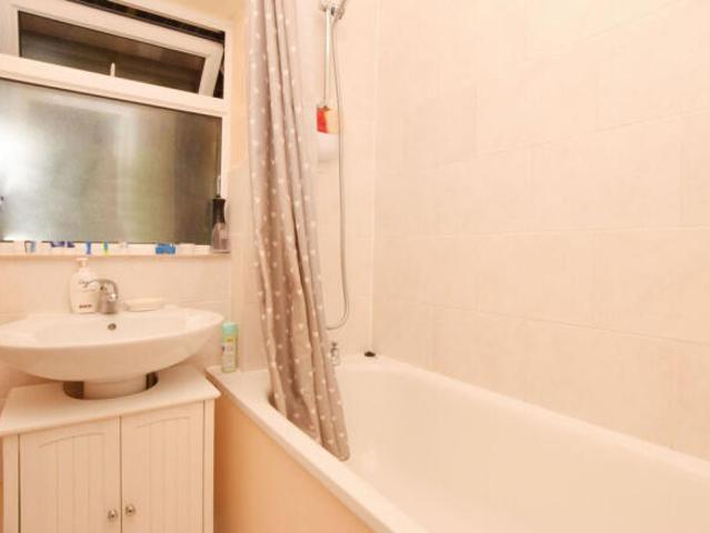 2 bedroom terraced house for rent in WD24, Watford, WD24