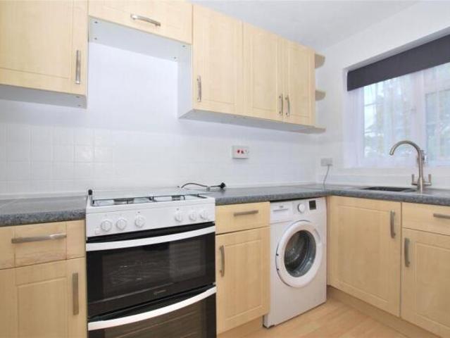 2 bedroom terraced house for rent in Weydown Close, Guildford, Surrey, GU2
