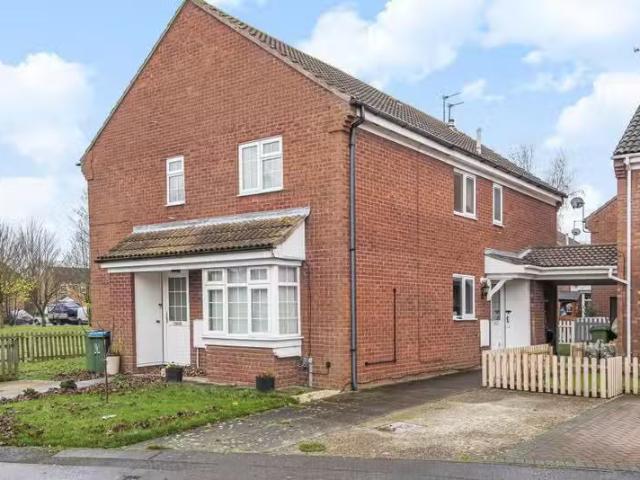 2 bedroom terraced house for rent in Webster Road, Aylesbury.