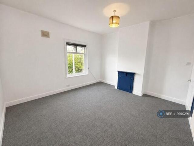 2 bedroom terraced house for rent in Wellington Road, Manchester, M27