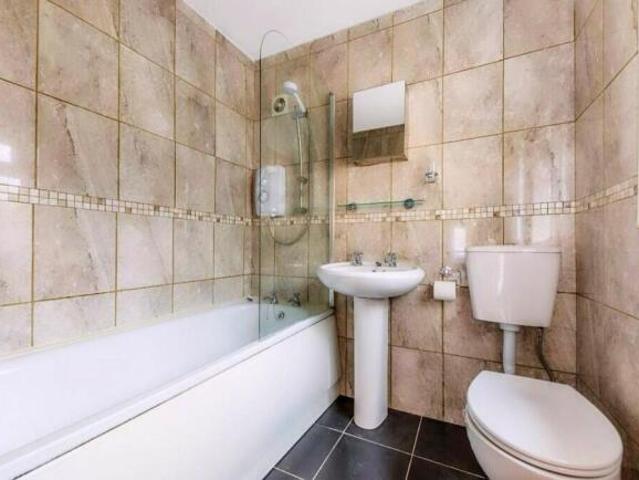 2 bedroom terraced house for rent in Wellington Road, Dartford, Kent, DA1