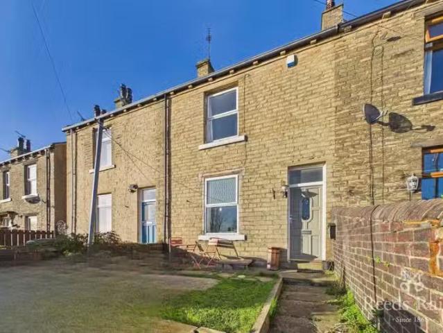 2 bedroom terraced house for rent in West Croft, Wyke, Bradfor.