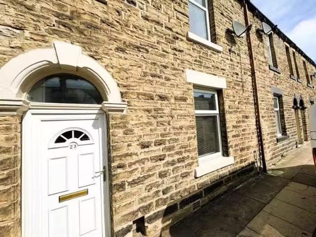 2 bedroom terraced house for rent in Westmoreland Street, Skip.